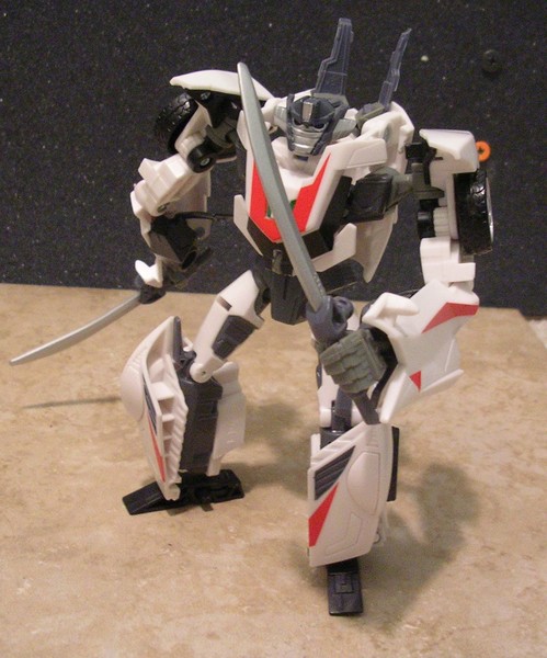 TFP Wheeljack posing with his swords : r/transformers